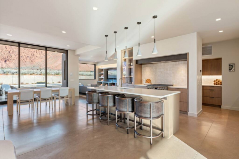 Suites & Residences - Crescent Moon Inn